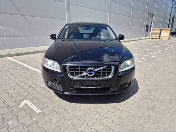 Melns Volvo V70 2010 Kauņa, ar dzinēja tilpumu 2.40 L un nobraukumu 30 tūkst. km par 4990 €, foto 3 vietnē AUTOMOTO.COM.LV