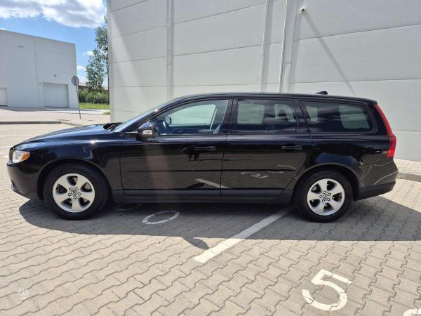 Melns Volvo V70 2010 Kauņa, ar dzinēja tilpumu 2.40 L un nobraukumu 30 tūkst. km par 4990 €, foto 7 vietnē AUTOMOTO.COM.LV