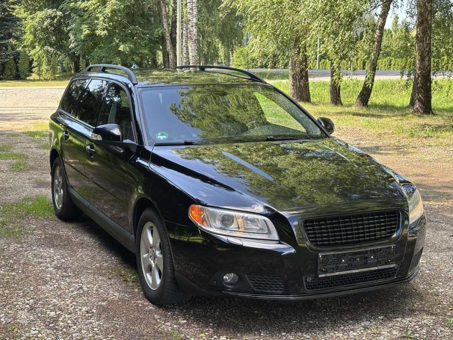 Black Volvo V70 2010 in Utena, with an engine capacity of 2.00 L and mileage of 262 thousand km for 3650 €, photo 1 on AUTOMOTO.COM.LV