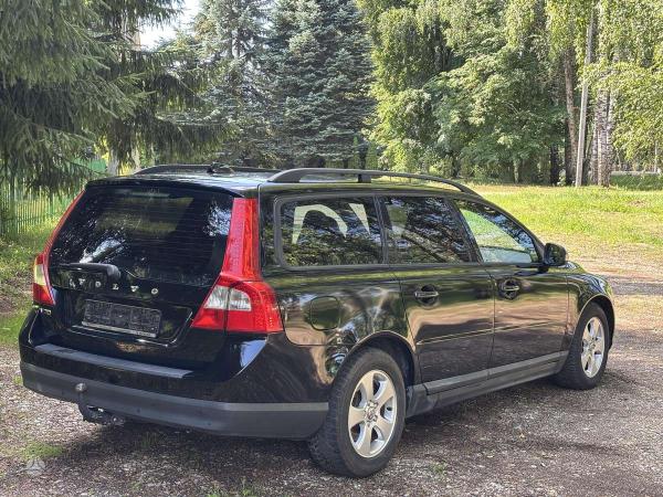 Black Volvo V70 2010 in Utena, with an engine capacity of 2.00 L and mileage of 262 thousand km for 3650 €, photo 4 on AUTOMOTO.COM.LV