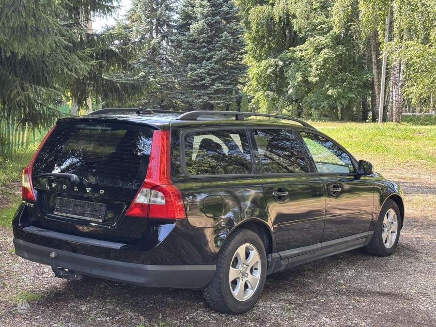 Black Volvo V70 2010 in Utena, with an engine capacity of 2.00 L and mileage of 262 thousand km for 3650 €, photo 5 on AUTOMOTO.COM.LV