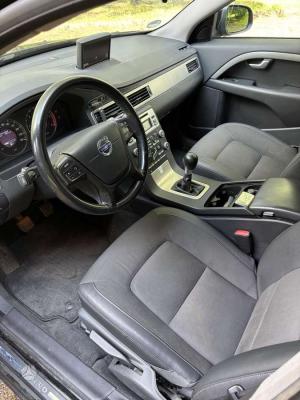 Black Volvo V70 2010 in Utena, with an engine capacity of 2.00 L and mileage of 262 thousand km for 3650 €, photo 12 on AUTOMOTO.COM.LV