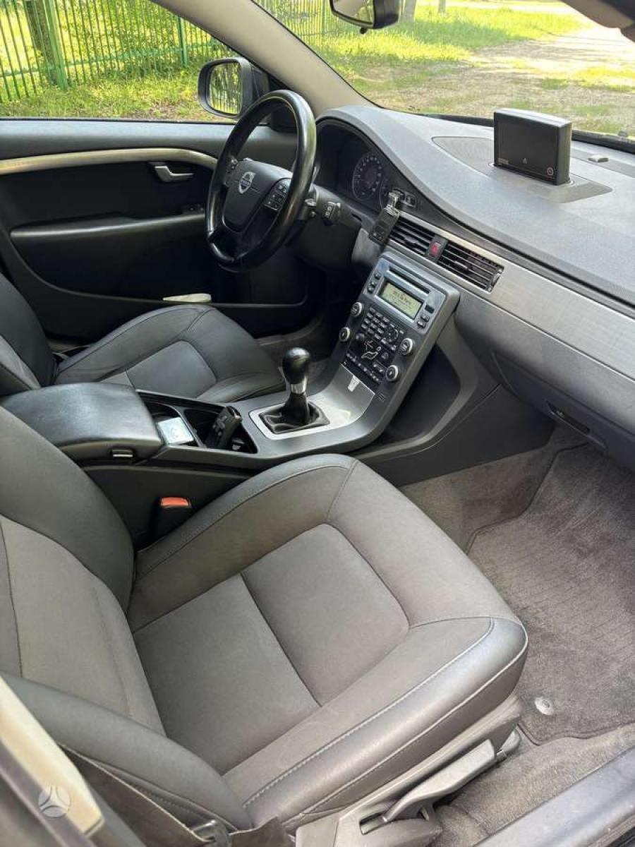 Black Volvo V70 2010 in Utena, with an engine capacity of 2.00 L and mileage of 262 thousand km for 3650 €, photo 14 on AUTOMOTO.COM.LV