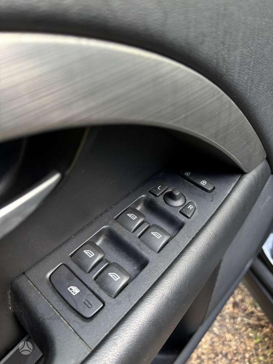 Black Volvo V70 2010 in Utena, with an engine capacity of 2.00 L and mileage of 262 thousand km for 3650 €, photo 15 on AUTOMOTO.COM.LV
