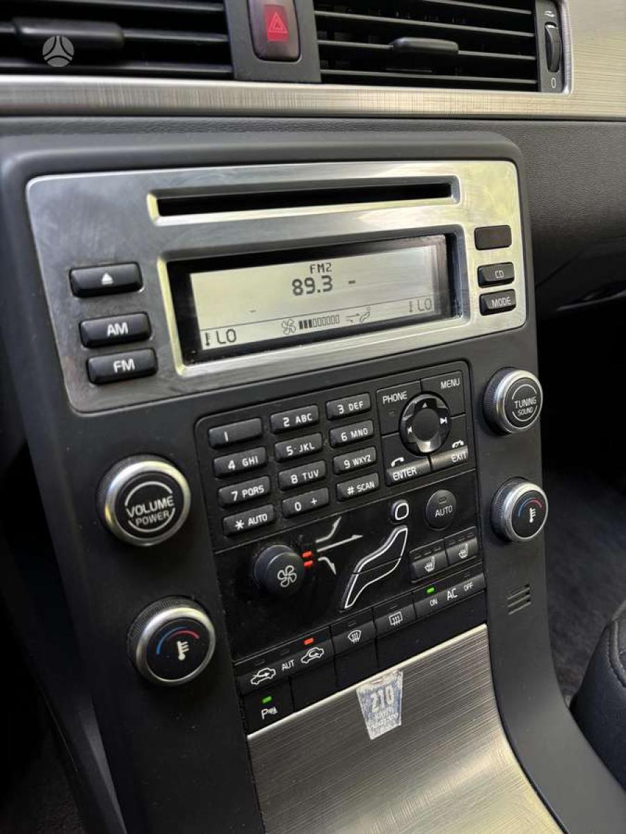 Black Volvo V70 2010 in Utena, with an engine capacity of 2.00 L and mileage of 262 thousand km for 3650 €, photo 16 on AUTOMOTO.COM.LV