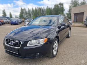 Black Volvo V70 2010 in Pakruojis, with an engine capacity of 2.40 L and mileage of 274 thousand km for 4650 €, photo  on AUTOMOTO.COM.LV