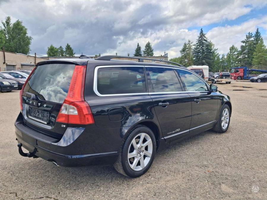 Melns Volvo V70 2010 Pakruojis, ar dzinēja tilpumu 2.40 L un nobraukumu 274 tūkst. km par 4650 €, foto 8 vietnē AUTOMOTO.COM.LV