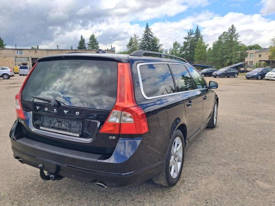 Melns Volvo V70 2010 Pakruojis, ar dzinēja tilpumu 2.40 L un nobraukumu 274 tūkst. km par 4650 €, foto 9 vietnē AUTOMOTO.COM.LV