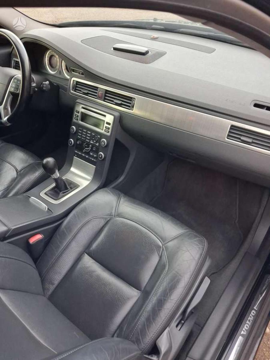Melns Volvo V70 2010 Pakruojis, ar dzinēja tilpumu 2.40 L un nobraukumu 274 tūkst. km par 4650 €, foto 17 vietnē AUTOMOTO.COM.LV