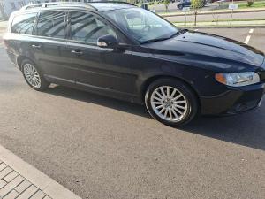 Black Volvo V70 2010 in Vilnius, with an engine capacity of 2.40 L and mileage of 376 thousand km for 4050 €, photo 3 on AUTOMOTO.COM.LV