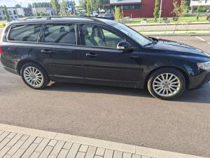 Black Volvo V70 2010 in Vilnius, with an engine capacity of 2.40 L and mileage of 376 thousand km for 4050 €, photo 4 on AUTOMOTO.COM.LV