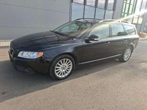 Black Volvo V70 2010 in Vilnius, with an engine capacity of 2.40 L and mileage of 376 thousand km for 4050 €, photo 5 on AUTOMOTO.COM.LV