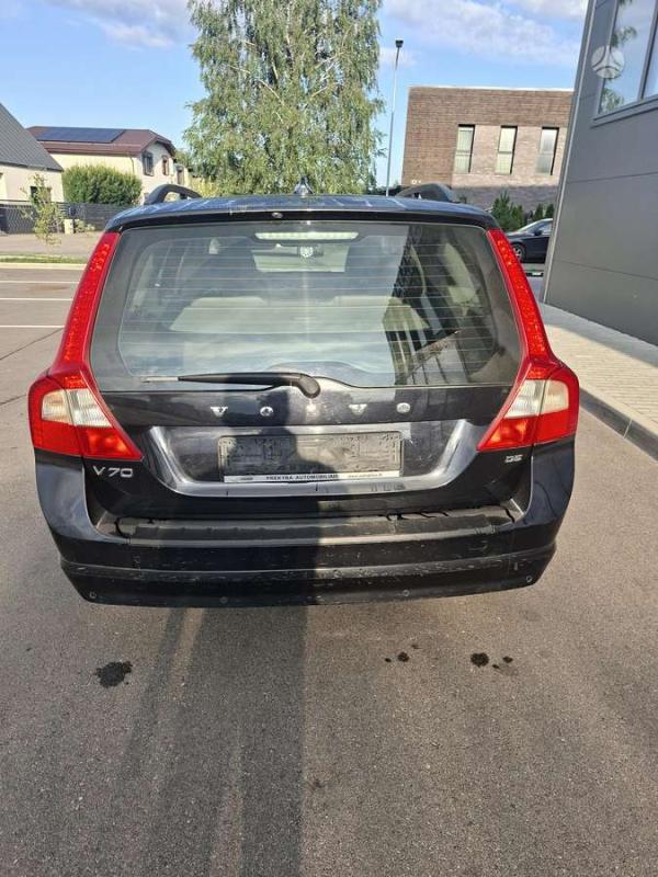 Black Volvo V70 2010 in Vilnius, with an engine capacity of 2.40 L and mileage of 376 thousand km for 4050 €, photo 6 on AUTOMOTO.COM.LV