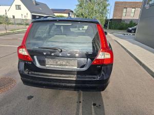 Black Volvo V70 2010 in Vilnius, with an engine capacity of 2.40 L and mileage of 376 thousand km for 4050 €, photo 9 on AUTOMOTO.COM.LV