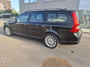 Black Volvo V70 2010 in Vilnius, with an engine capacity of 2.40 L and mileage of 376 thousand km for 4050 €, photo 10 on AUTOMOTO.COM.LV