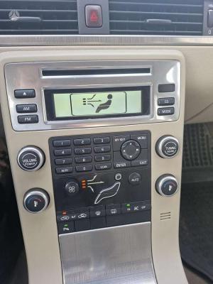 Black Volvo V70 2010 in Vilnius, with an engine capacity of 2.40 L and mileage of 376 thousand km for 4050 €, photo 15 on AUTOMOTO.COM.LV