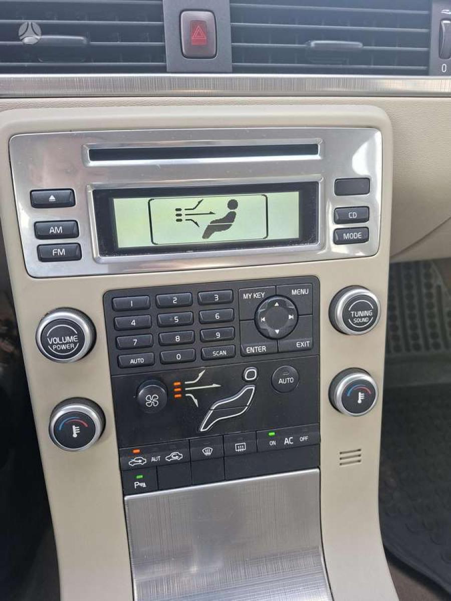 Black Volvo V70 2010 in Vilnius, with an engine capacity of 2.40 L and mileage of 376 thousand km for 4050 €, photo 15 on AUTOMOTO.COM.LV