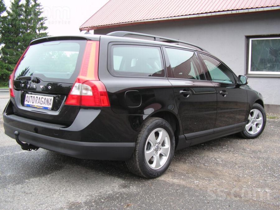 Black Volvo V70 2010 in Riga, with an engine capacity of 2.00 L and mileage of 0 thousand km for 6250 €, photo 11 on AUTOMOTO.COM.LV