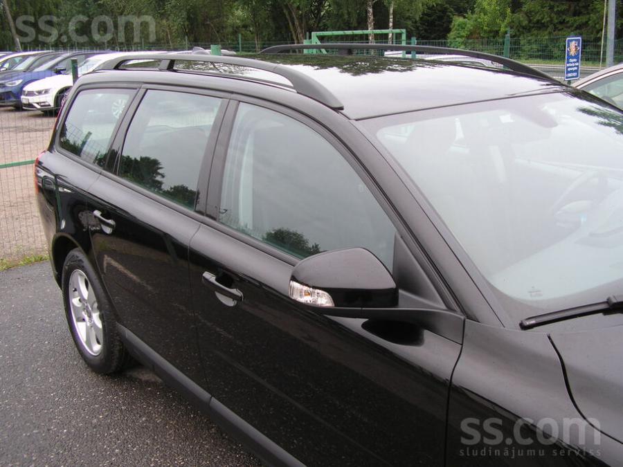 Black Volvo V70 2010 in Riga, with an engine capacity of 2.00 L and mileage of 0 thousand km for 6250 €, photo 12 on AUTOMOTO.COM.LV