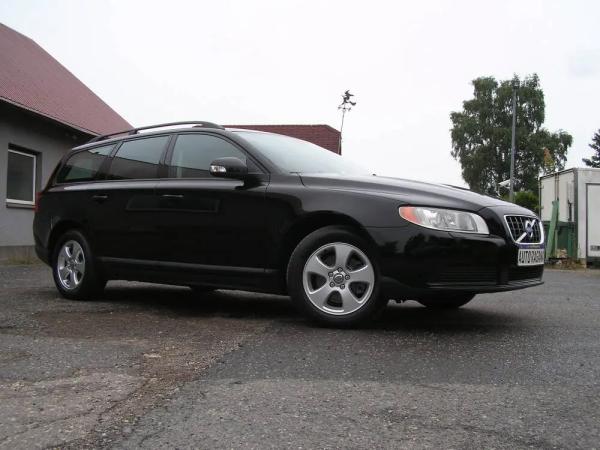 Melns Volvo V70 2010 Sigulda, ar dzinēja tilpumu 2.00 L un nobraukumu 276 tūkst. km par 6250 €, foto 2 vietnē AUTOMOTO.COM.LV