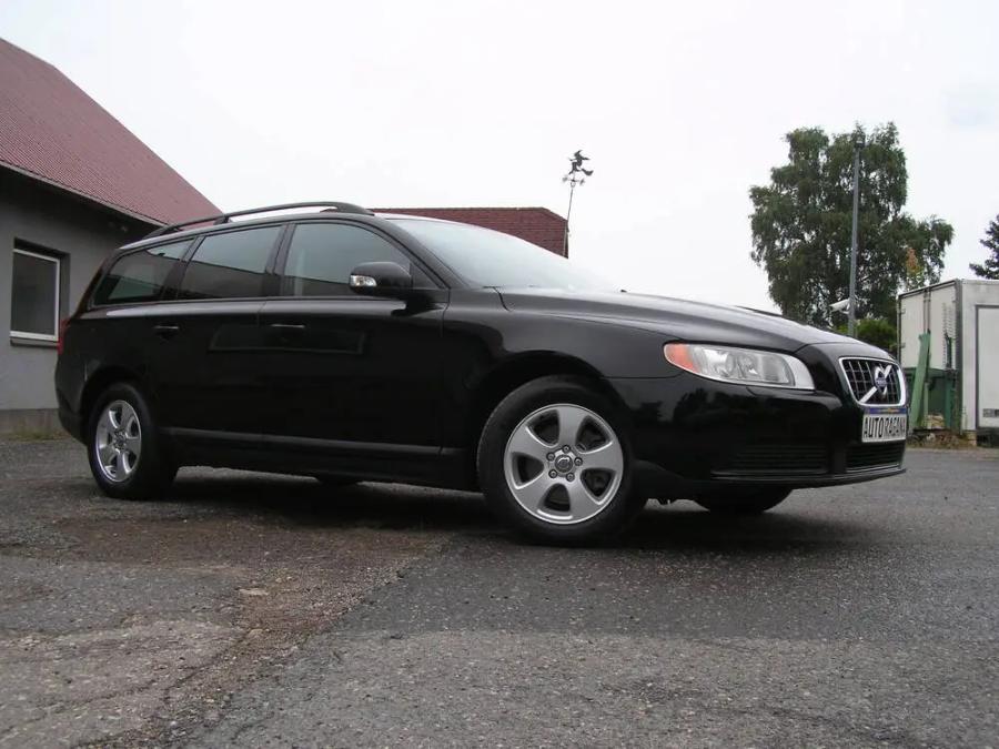 Melns Volvo V70 2010 Sigulda, ar dzinēja tilpumu 2.00 L un nobraukumu 276 tūkst. km par 6250 €, foto 3 vietnē AUTOMOTO.COM.LV