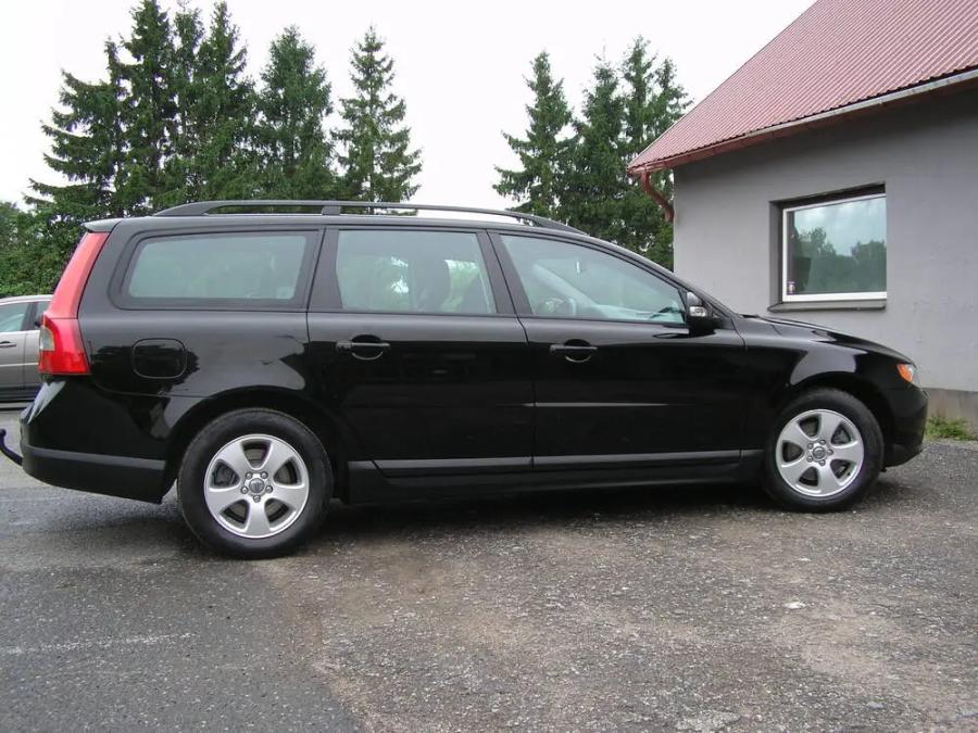 Melns Volvo V70 2010 Sigulda, ar dzinēja tilpumu 2.00 L un nobraukumu 276 tūkst. km par 6250 €, foto 4 vietnē AUTOMOTO.COM.LV