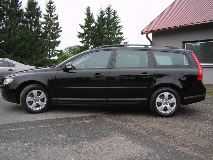 Melns Volvo V70 2010 Sigulda, ar dzinēja tilpumu 2.00 L un nobraukumu 276 tūkst. km par 6250 €, foto 9 vietnē AUTOMOTO.COM.LV