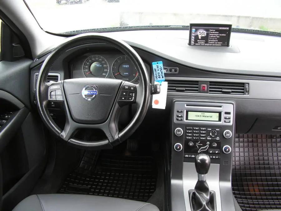Melns Volvo V70 2010 Sigulda, ar dzinēja tilpumu 2.00 L un nobraukumu 276 tūkst. km par 6250 €, foto 15 vietnē AUTOMOTO.COM.LV