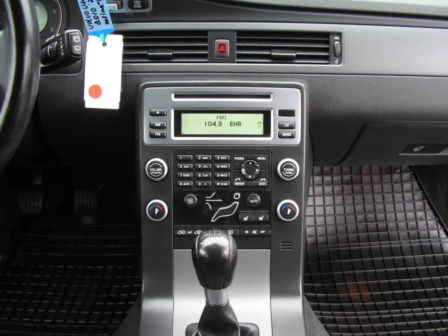 Melns Volvo V70 2010 Sigulda, ar dzinēja tilpumu 2.00 L un nobraukumu 276 tūkst. km par 6250 €, foto 16 vietnē AUTOMOTO.COM.LV