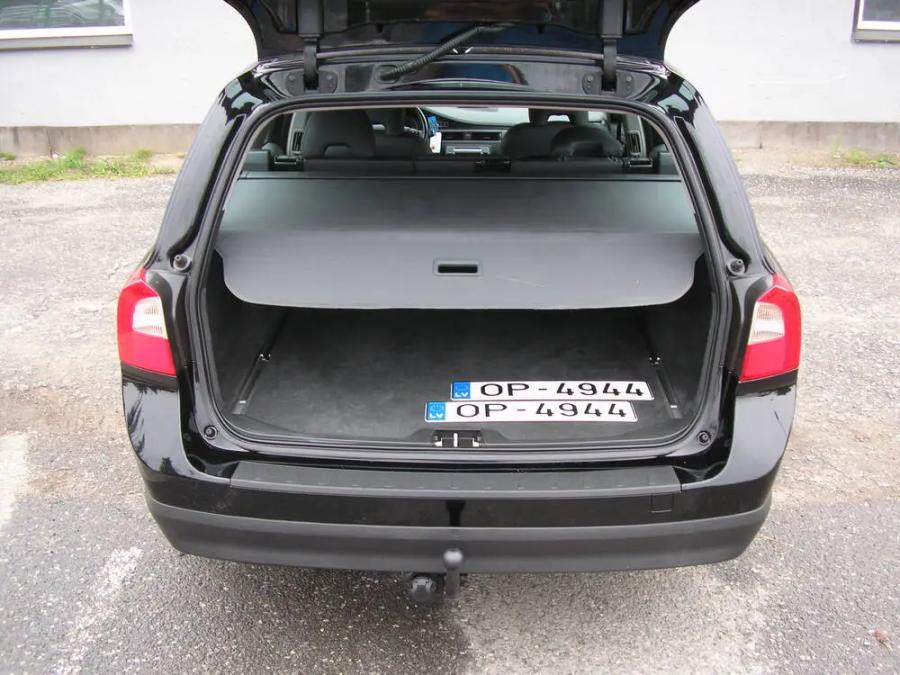 Melns Volvo V70 2010 Sigulda, ar dzinēja tilpumu 2.00 L un nobraukumu 276 tūkst. km par 6250 €, foto 21 vietnē AUTOMOTO.COM.LV