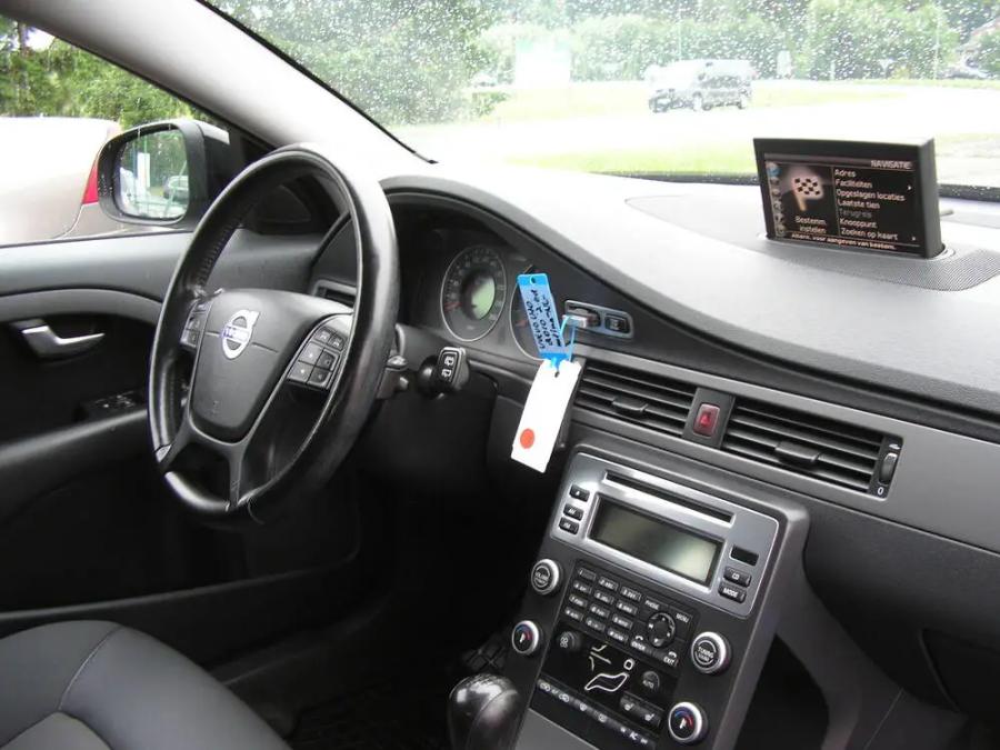 Melns Volvo V70 2010 Sigulda, ar dzinēja tilpumu 2.00 L un nobraukumu 276 tūkst. km par 6250 €, foto 25 vietnē AUTOMOTO.COM.LV