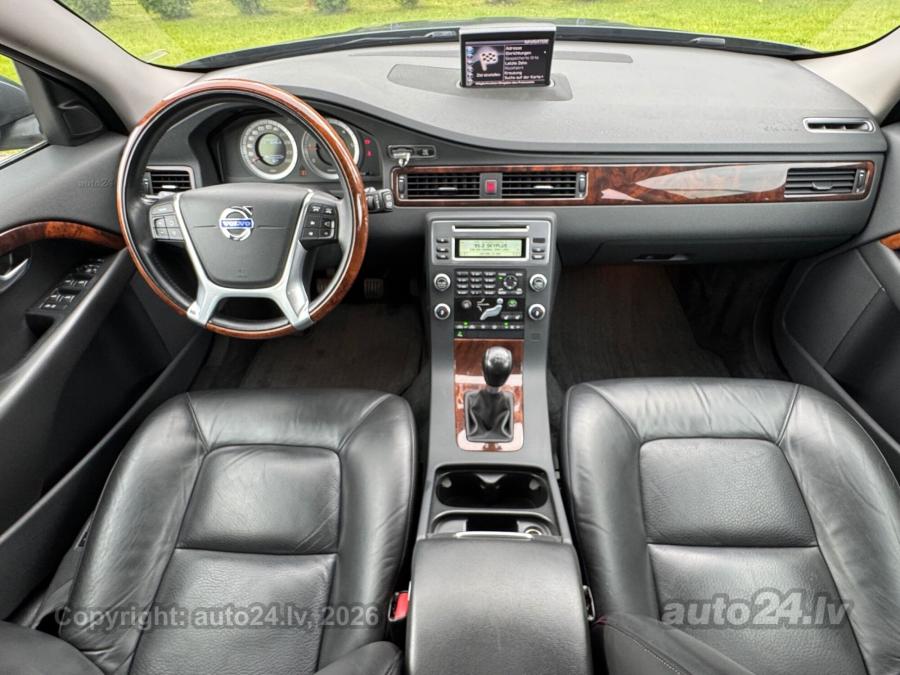 Black Volvo V70 2010 in Tartu, with an engine capacity of 2.00 L and mileage of 229 thousand km for 6690 €, photo 6 on AUTOMOTO.COM.LV