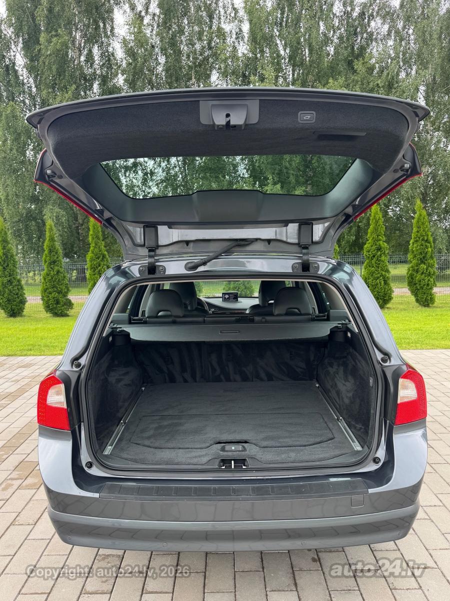 Black Volvo V70 2010 in Tartu, with an engine capacity of 2.00 L and mileage of 229 thousand km for 6690 €, photo 16 on AUTOMOTO.COM.LV
