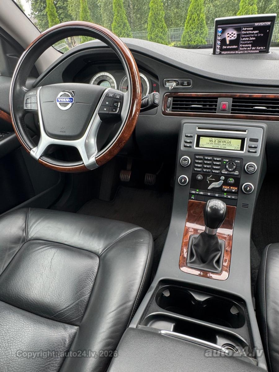 Black Volvo V70 2010 in Tartu, with an engine capacity of 2.00 L and mileage of 229 thousand km for 6690 €, photo 24 on AUTOMOTO.COM.LV