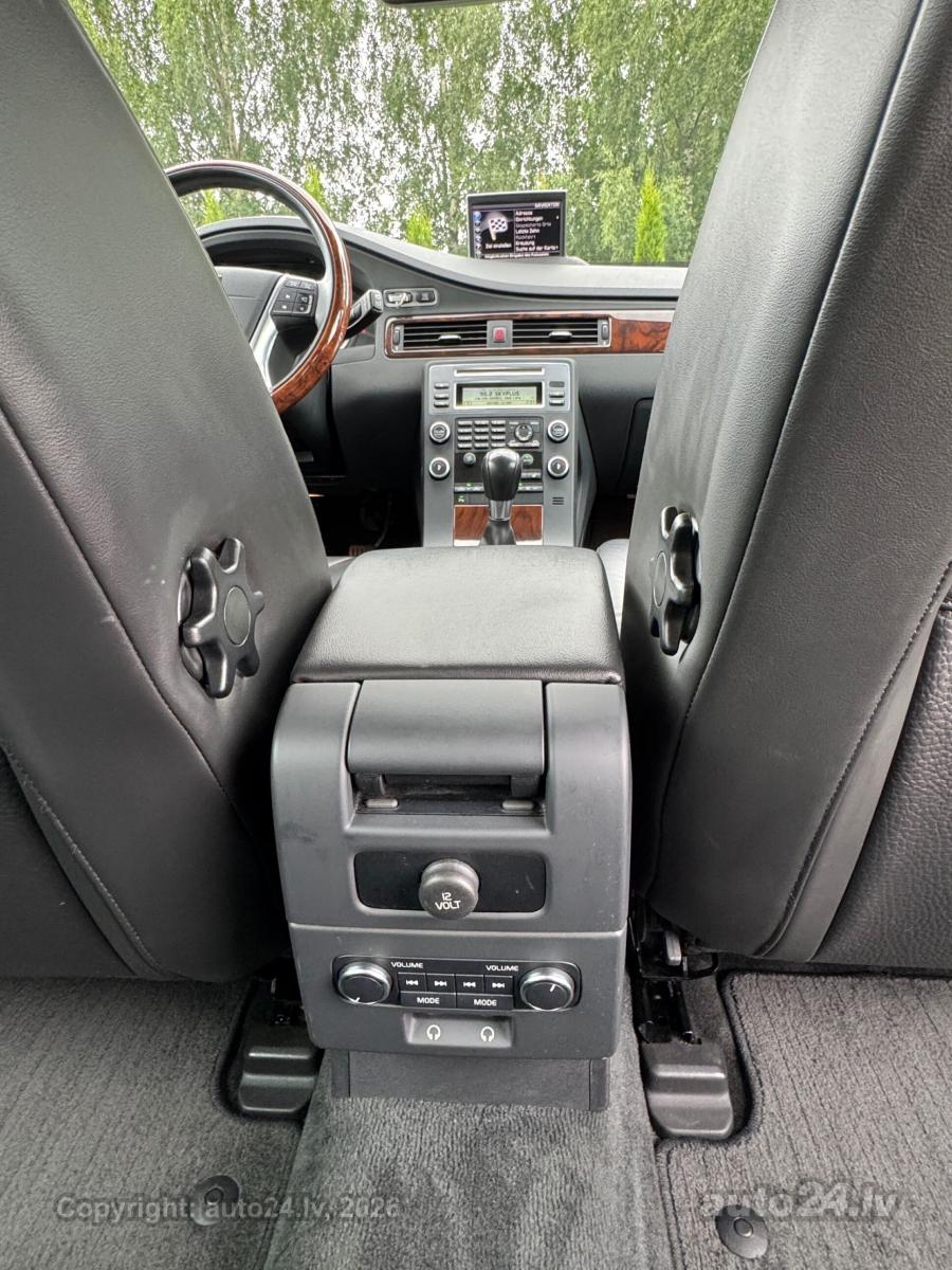 Black Volvo V70 2010 in Tartu, with an engine capacity of 2.00 L and mileage of 229 thousand km for 6690 €, photo 26 on AUTOMOTO.COM.LV