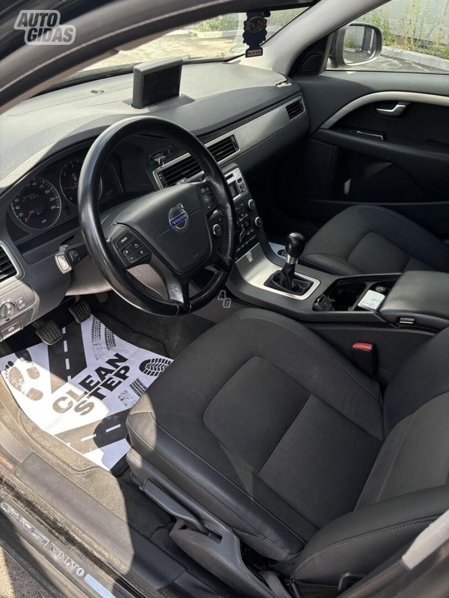 Melns Volvo V70 2010 Utena, ar dzinēja tilpumu 2.00 L un nobraukumu 262 tūkst. km par 3500 €, foto 11 vietnē AUTOMOTO.COM.LV