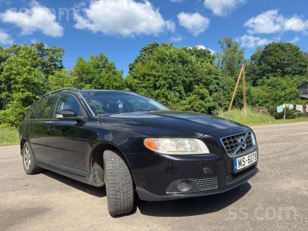 Black Volvo V70 2010 in Tukums, with an engine capacity of 2.00 L and mileage of 329 thousand km for 3800 €, photo 2 on AUTOMOTO.COM.LV