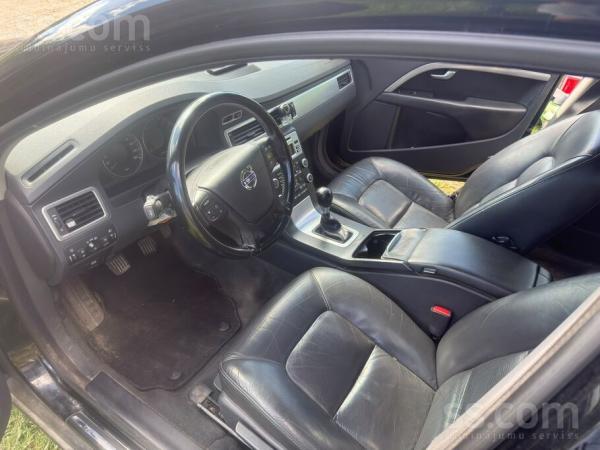 Black Volvo V70 2010 in Tukums, with an engine capacity of 2.00 L and mileage of 329 thousand km for 3800 €, photo 5 on AUTOMOTO.COM.LV
