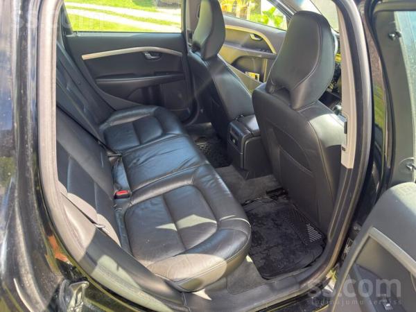 Black Volvo V70 2010 in Tukums, with an engine capacity of 2.00 L and mileage of 329 thousand km for 3800 €, photo 7 on AUTOMOTO.COM.LV