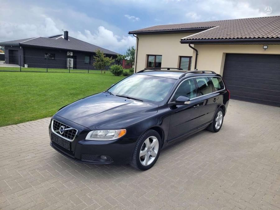 Melns Volvo V70 2010 Raseiniai, ar dzinēja tilpumu 2.00 L un nobraukumu 318 tūkst. km par 2999 €, foto 1 vietnē AUTOMOTO.COM.LV