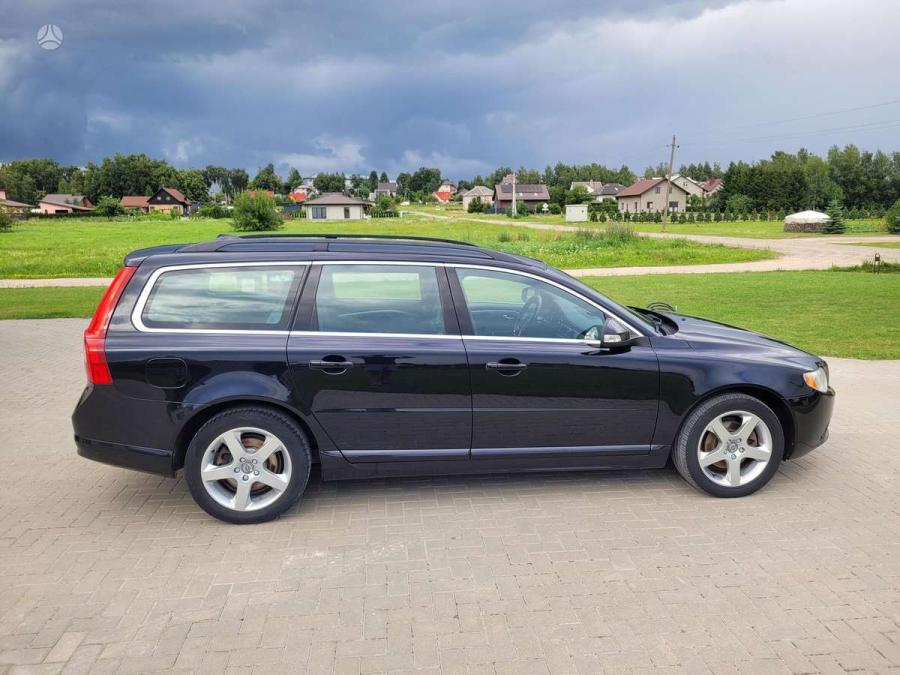 Melns Volvo V70 2010 Raseiniai, ar dzinēja tilpumu 2.00 L un nobraukumu 318 tūkst. km par 2999 €, foto 8 vietnē AUTOMOTO.COM.LV