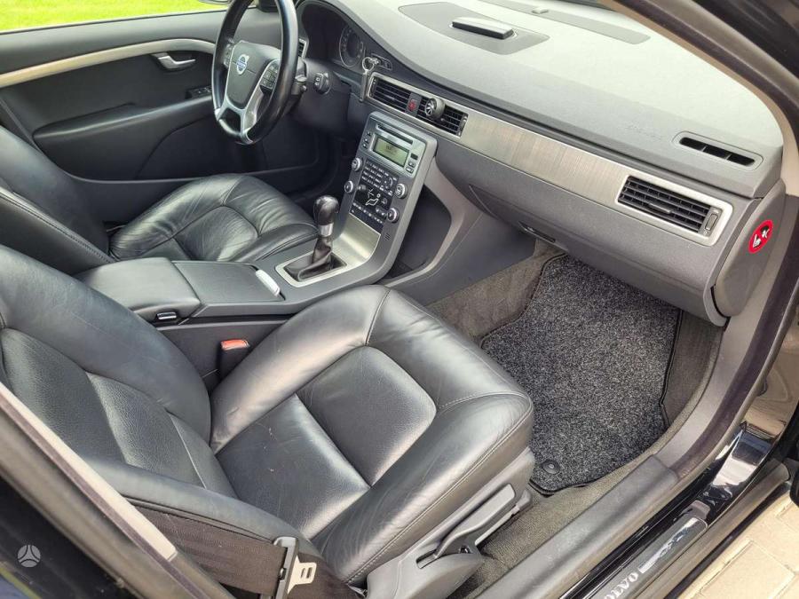 Melns Volvo V70 2010 Raseiniai, ar dzinēja tilpumu 2.00 L un nobraukumu 318 tūkst. km par 2999 €, foto 13 vietnē AUTOMOTO.COM.LV