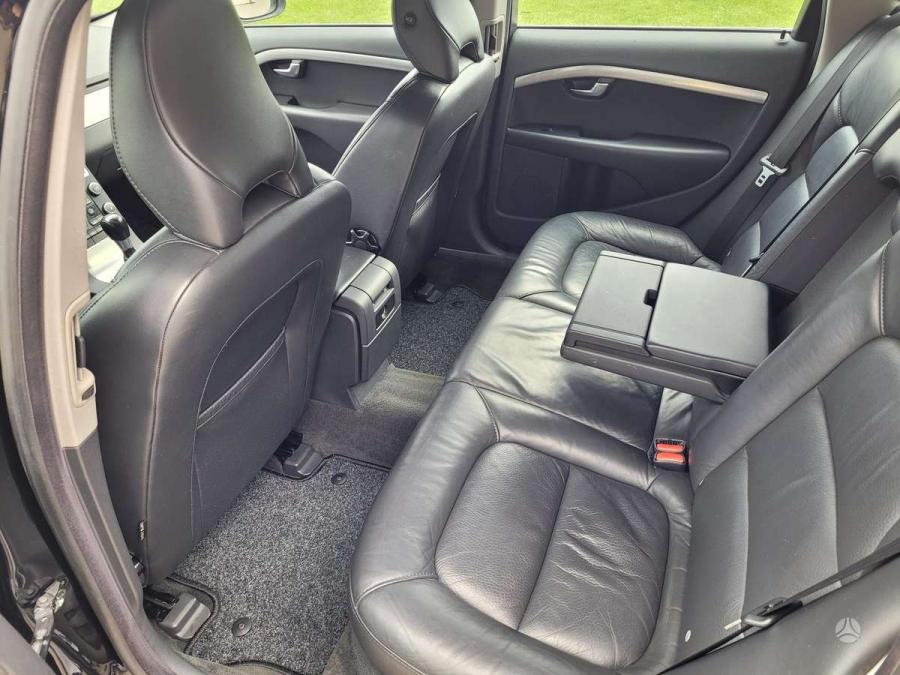 Melns Volvo V70 2010 Raseiniai, ar dzinēja tilpumu 2.00 L un nobraukumu 318 tūkst. km par 2999 €, foto 15 vietnē AUTOMOTO.COM.LV