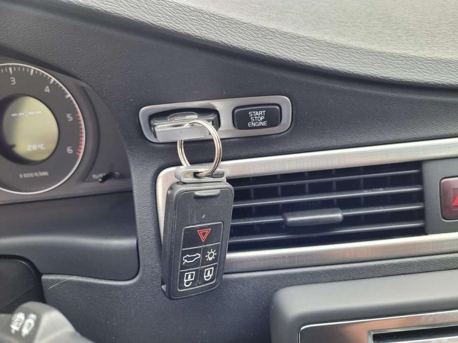 Melns Volvo V70 2010 Raseiniai, ar dzinēja tilpumu 2.00 L un nobraukumu 318 tūkst. km par 2999 €, foto 20 vietnē AUTOMOTO.COM.LV