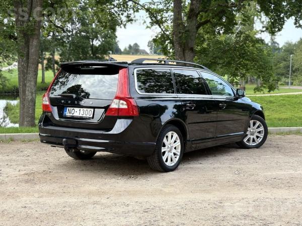 Melns Volvo V70 2010 Tukums, ar dzinēja tilpumu 2.40 L un nobraukumu 394 tūkst. km par 5500 €, foto 3 vietnē AUTOMOTO.COM.LV