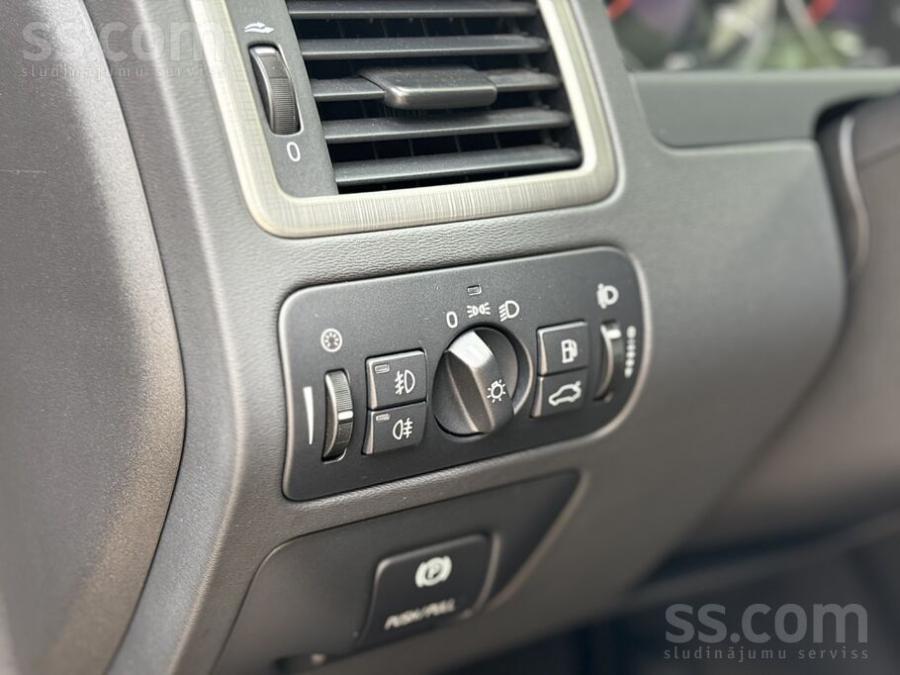 Melns Volvo V70 2010 Tukums, ar dzinēja tilpumu 2.40 L un nobraukumu 394 tūkst. km par 5500 €, foto 12 vietnē AUTOMOTO.COM.LV