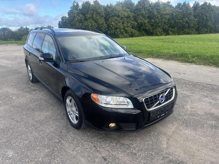 Black Volvo V70 2010 in Siauliai, with an engine capacity of 2.00 L and mileage of 280 thousand km for 3950 €, photo 4 on AUTOMOTO.COM.LV