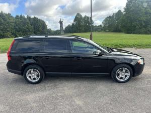 Black Volvo V70 2010 in Siauliai, with an engine capacity of 2.00 L and mileage of 280 thousand km for 3950 €, photo 5 on AUTOMOTO.COM.LV