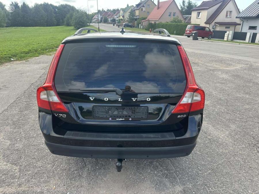 Black Volvo V70 2010 in Siauliai, with an engine capacity of 2.00 L and mileage of 280 thousand km for 3950 €, photo 7 on AUTOMOTO.COM.LV