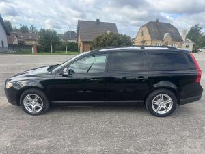 Black Volvo V70 2010 in Siauliai, with an engine capacity of 2.00 L and mileage of 280 thousand km for 3950 €, photo 9 on AUTOMOTO.COM.LV